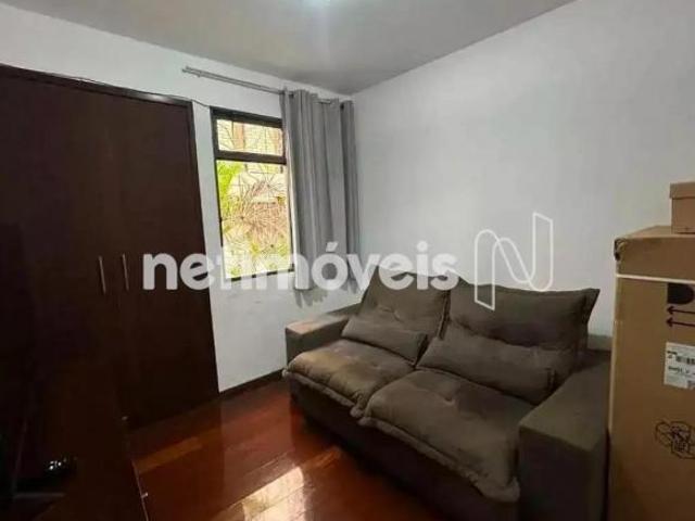 Apartamento 3 Quartos com Suíte e Armários à Venda em Excelente Localização