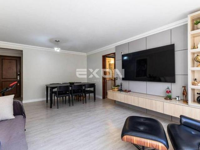 Apartamento com 3 quartos, 1 suíte e 2 vagas de garagem à venda no Água Verde