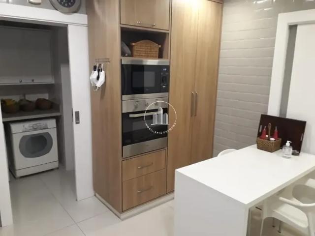 Apartamento 3 Quartos com 3 Suítes e 157m² Agronômica CEN