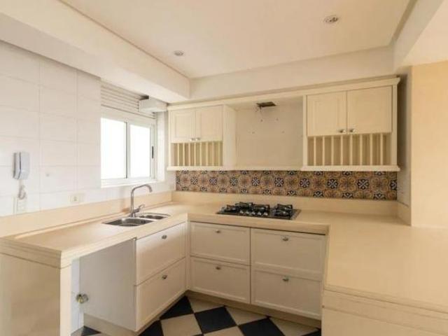 Apartamento 3 quartos, andar alto em Condominio Clube no Alto da Glória
