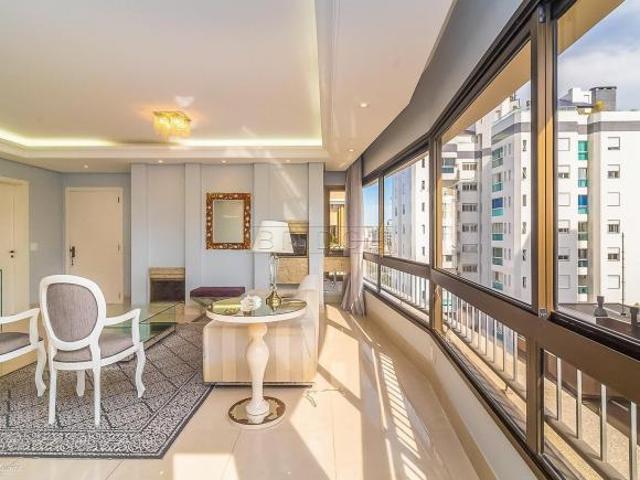 Apartamento 3 quartos e 2 vagas no B. Rio Branco