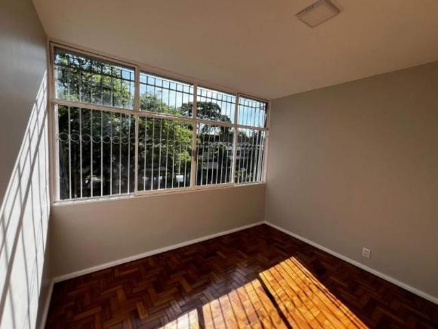 Viva com luz, ventilação e vista permanente na 404 Norte