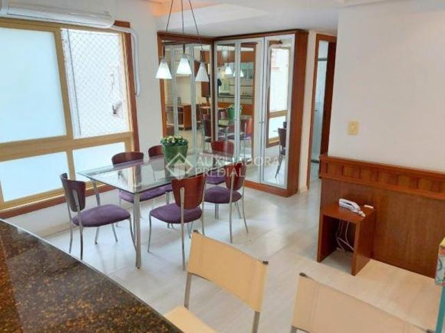 Apartamento 3 quartos, sacada, frente, garagem escriturada. Bairro Bom Fim