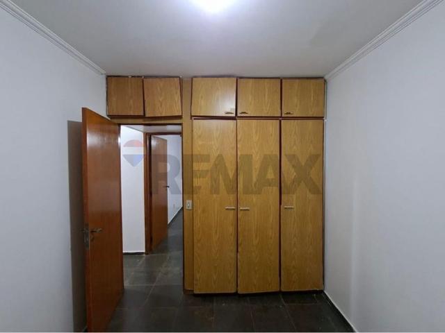Apartamento 3 quartos, sala de jantar, tv, com armários embutidos, Jd. Interlagos, preço execelente!