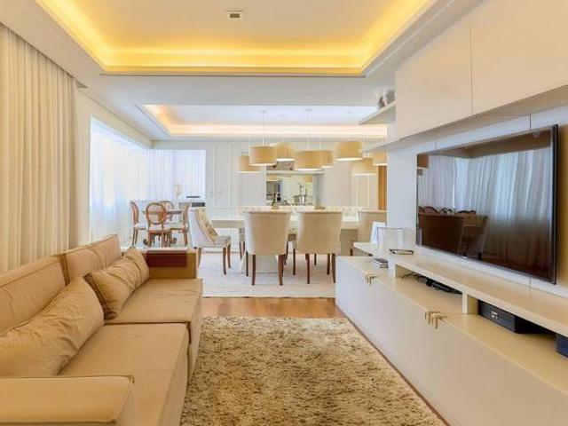Apartamento 3 quartos sendo 1 suíte com closet e 2 vagas de garagem no Mercês