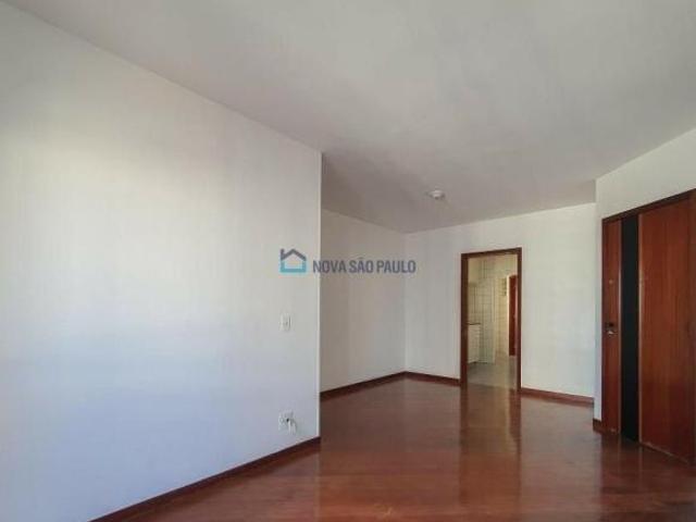Apartamento 3 quartos sendo 1 suíte e 2 vagas de garagem no bairro da Saúde