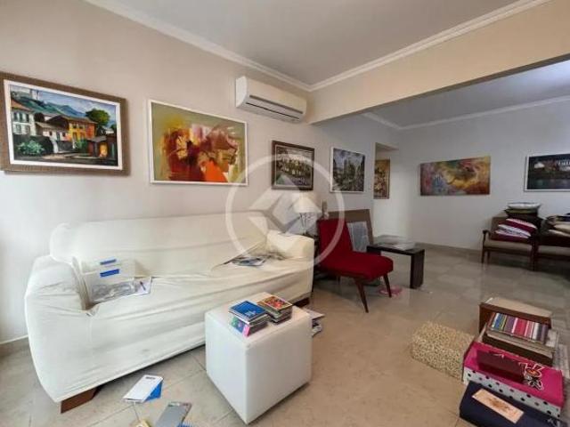 Apartamento 3 quartos / sendo 1 suite/ na quadra da praia/ no Bairro Pompéia em Santos SP