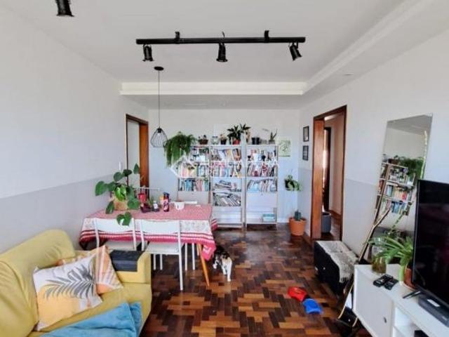 Apartamento 3 quartos, reformado em Frente a UFRGS, Parque Redenção com sacada