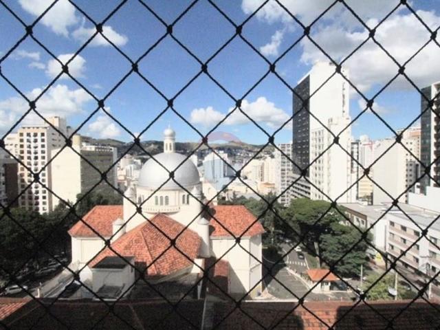 Apartamento 3 quartos, vaga de garagem e elevador no Centro de Juiz de Fora