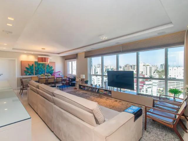 Apartamento 3 suítes 3 vagas no Moinhos