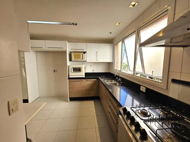 Apartamento 3 suítes na frente do Parque Germânia