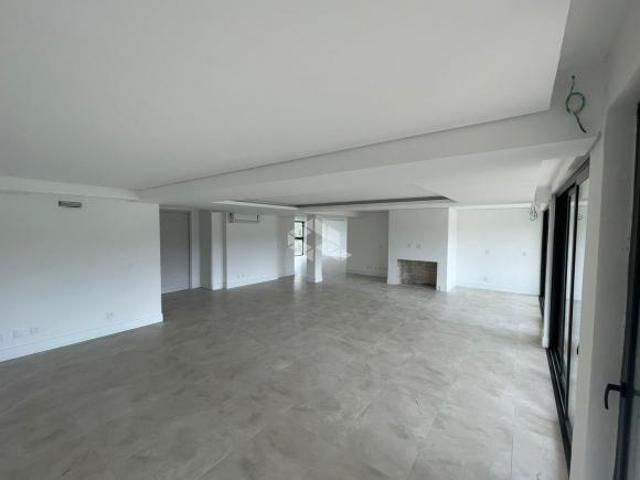 Apartamento 3 suítes, 288m² privativos, 4 vagas de garagem em Condomínio Fechado
