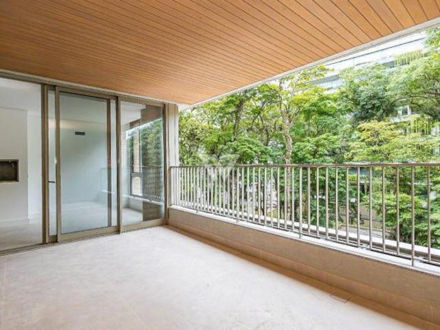 APARTAMENTO 3 SUÍTES CABRAL CURITIBA AMIRA 215 M2