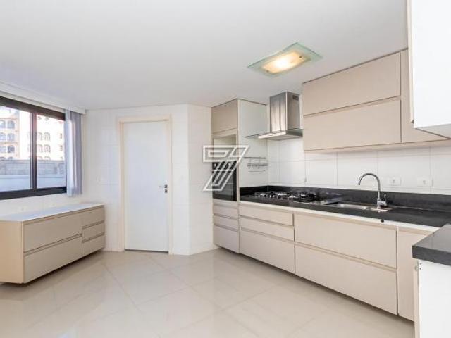Apartamento 3 suítes com 164m² privativos, 3 garag