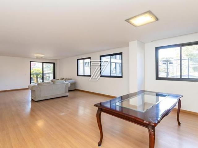 Apartamento 3 suítes com 164m² privativos, 3 garag