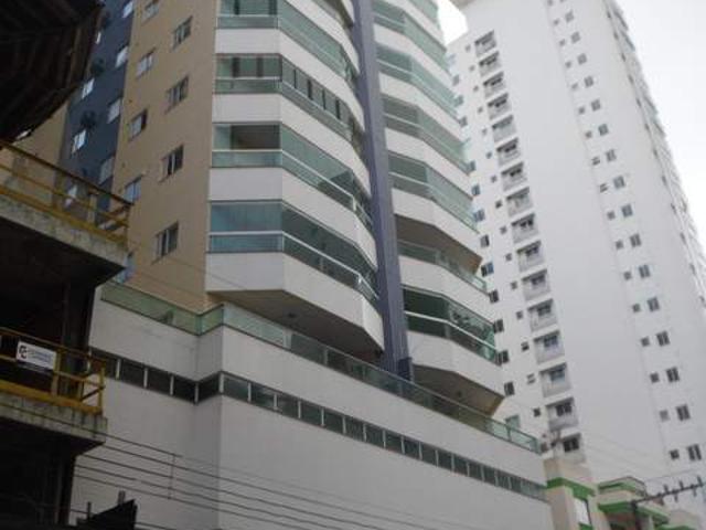 Apartamento 3 suites com ar e 2 vagas garagem Meia Praia