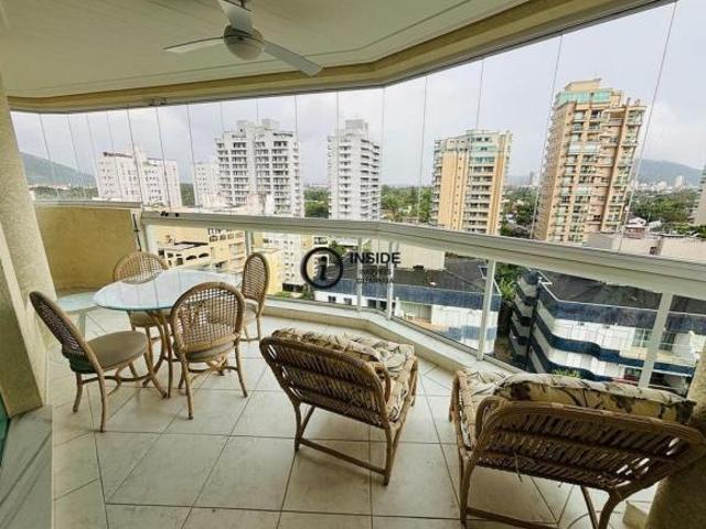 Apartamento 3 suítes com vista para o mar