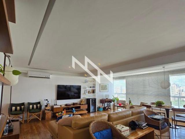 Apartamento 3 suítes com vista para o Parque Vaca Brava