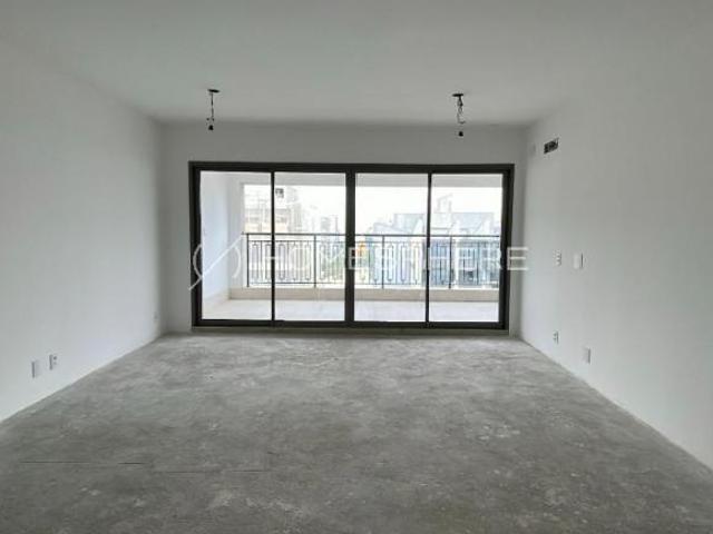 Apartamento 3 suítes e 2 vagas em Moema Pássaros!