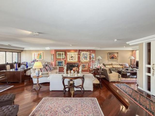 Apartamento 3 suites e 3 vagas no Batel