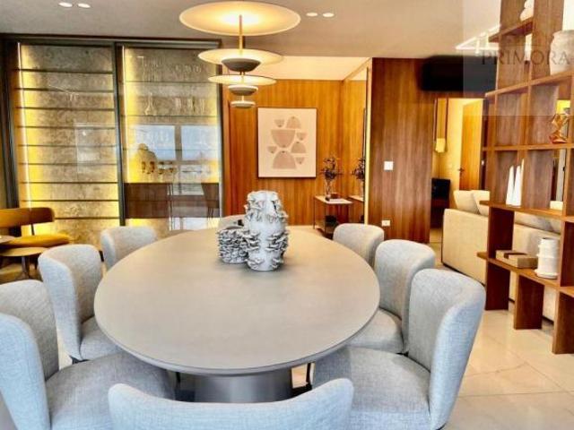 Apartamento 3 suítes finamente decorado a venda, com vista privilegiada para catedral em Maringá Par