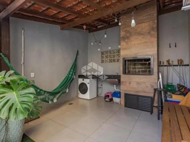 Apartamento térreo de 2 dormitórios, reformado com pátio privativo