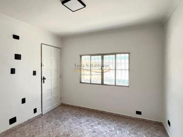 Apartamento Térreo Reformado, Piso frio, no BNH da Aparecida. Santos/SP