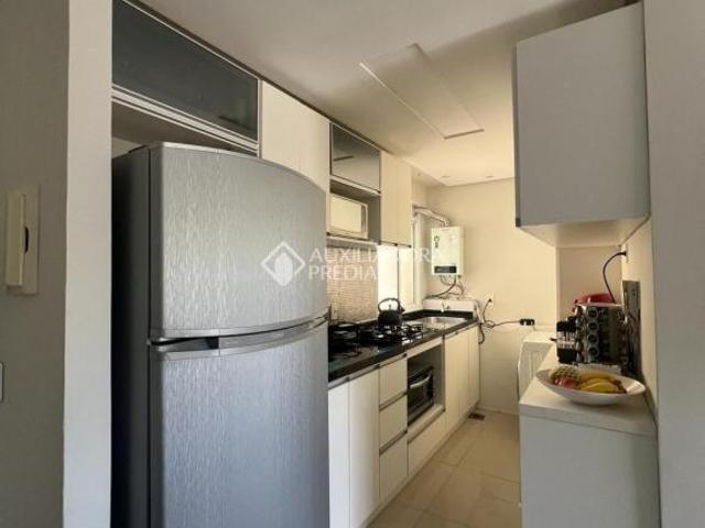 Apartamento térreo, 3 dormitórios c/ suíte e uma vaga de garagem