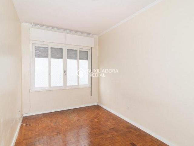 APARTAMENTO TÉRREO, 1 QUARTO, PEÇAS AMPLAS E AREJADAS NO MENINO DEUS