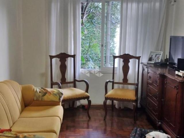 Apartamento térreo, 2 dormitórios, Menino Deus, 73 m² com churrasqueira