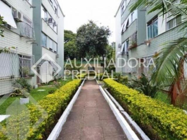 Apartamento térreo, 2 dormitórios, reformado