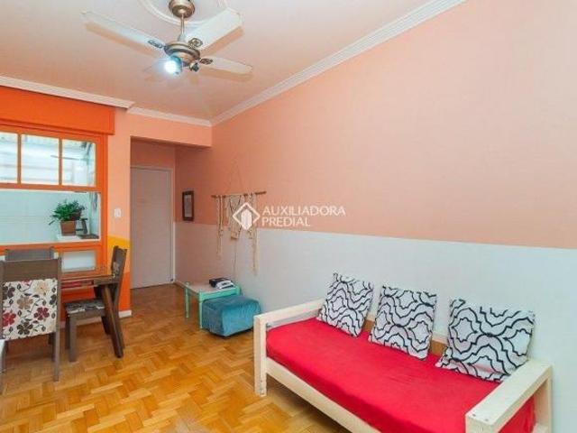 Apartamento térreo 2 quartos, com pátio no bairro Floresta, Porto Alegre