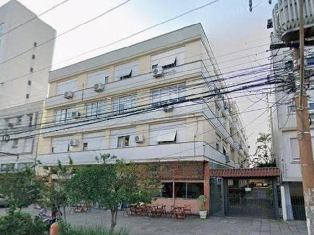 Apartamento TÉRREO com pátio no Menino Deus de 2 dormitórios e vaga rotativa