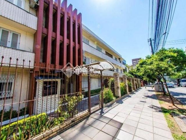 Apartamento térreo com pátio, com 65 m² de área privativa, bairro Auxiliadora