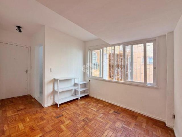 Apartamento térreo com pátio privativo