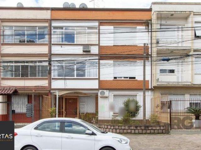 Apartamento térreo, com pátio, 2 quartos Bairro Menino Deus