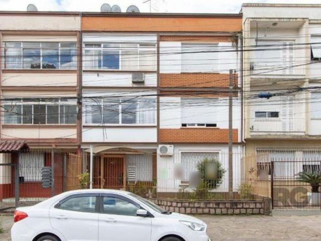 Apartamento térreo, com pátio, 2 quartos Bairro Menino Deus