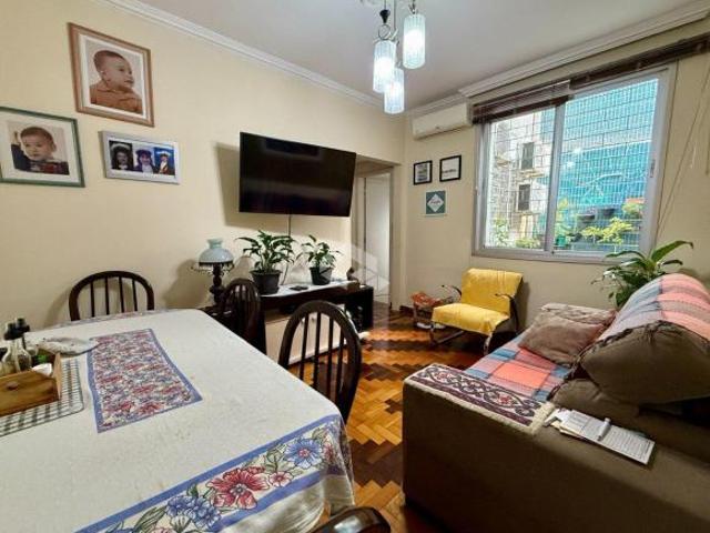 Apartamento térreo com pátio, 3 dormitórios no bairro São João em Porto Alegre RS!