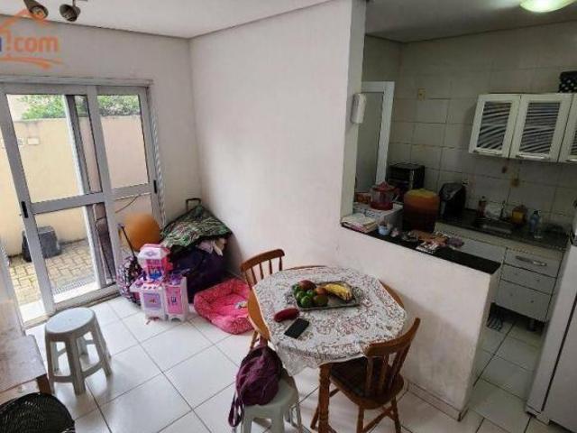 Apartamento térreo com quintal com 2 dormitórios à venda, 60 m² por R$ 280.000 Jardim Copacabana