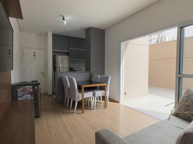 Apartamento terréo com quintal á venda em Campinas no Garden Panamby