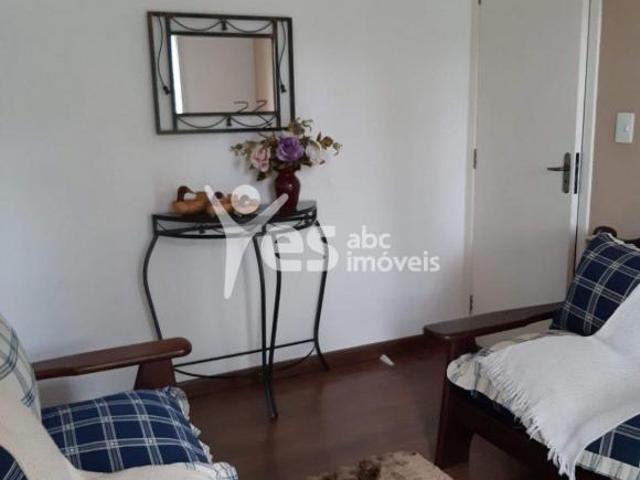 Apartamento térreo com quintal e 2 vagas à venda no Jardim Bela Vista em Santo A