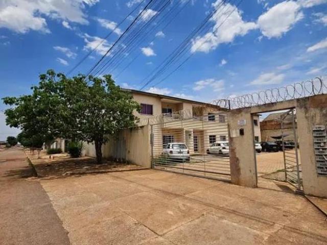 APARTAMENTO TÉRREO COM QUINTAL E DOIS QUARTOS