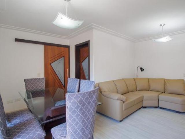 Apartamento térreo com três quartos e uma suíte no Água Verde