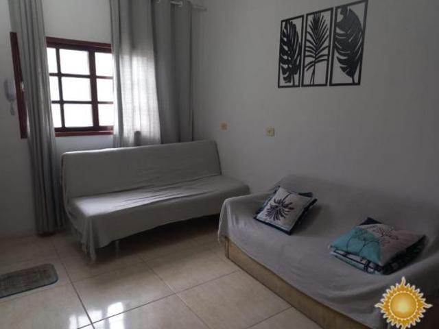 Apartamento térreo, com um quarto no itagua