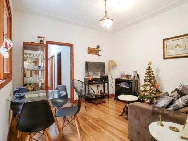 Apartamento Térreo com 02 dormitórios Na cidade Baixa em Porto Alegre/RS