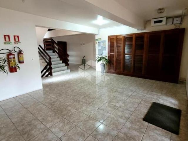 Apartamento térreo com 02 dormitórios, com terraço privativo, no Bairro Centro
