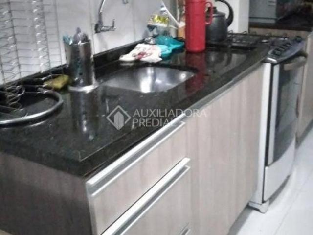 Apartamento térreo com 1 quarto e vaga escriturada no bairro Humaitá