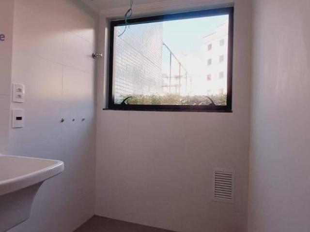 Apartamento térreo com 2 dormitórios á venda