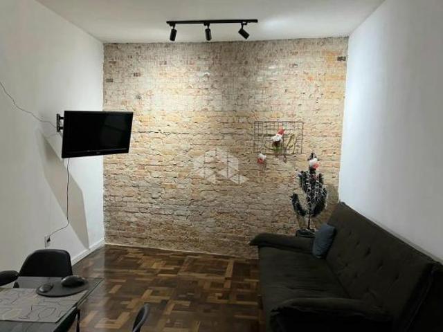 Apartamento Térreo com 2 Dormitórios e Pátio Privativo no Centro Histórico 18,50 m² de Área Extern
