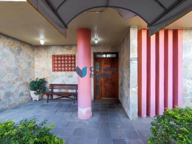 Apartamento térreo com 2 quartos e área externa